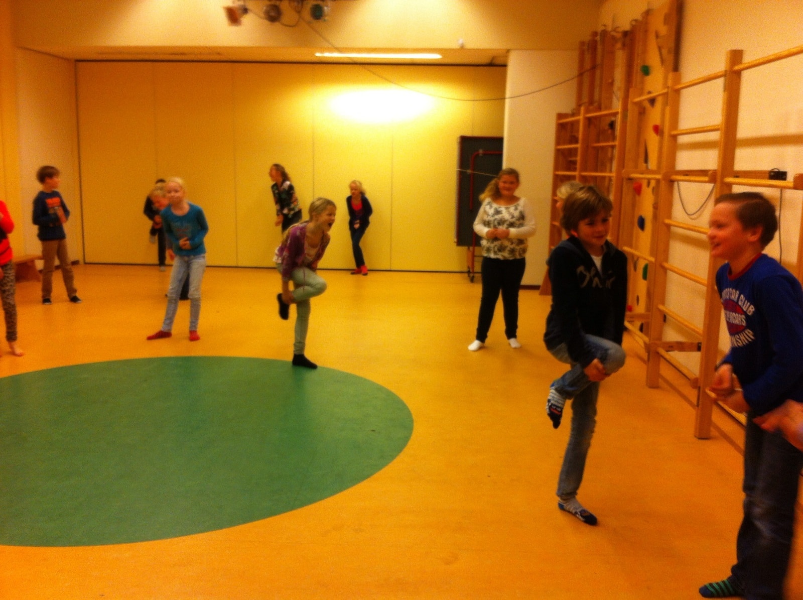 Groep 6 krijgt dramales van juf Karlijn - De Ontdekkers